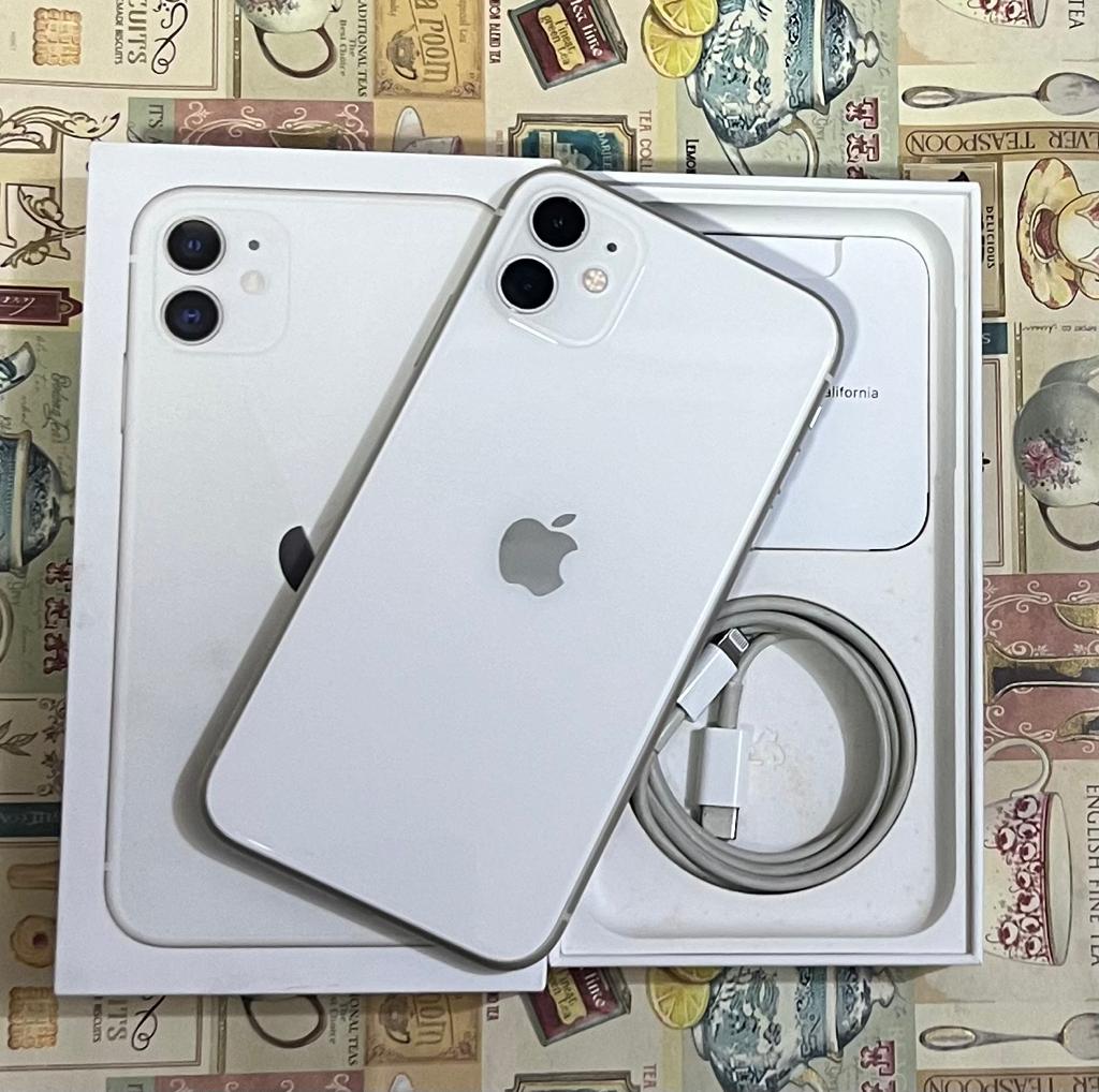 Pre- owned Apple iPhone 11 white 128gb Available for sale